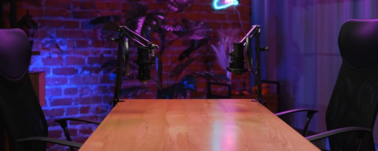 Top Podcast Tables: Best Table for Podcasting